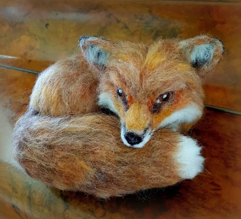 How to HAND BLEND WOOL for Realistic Needle Felted Animals | Fit to be ...